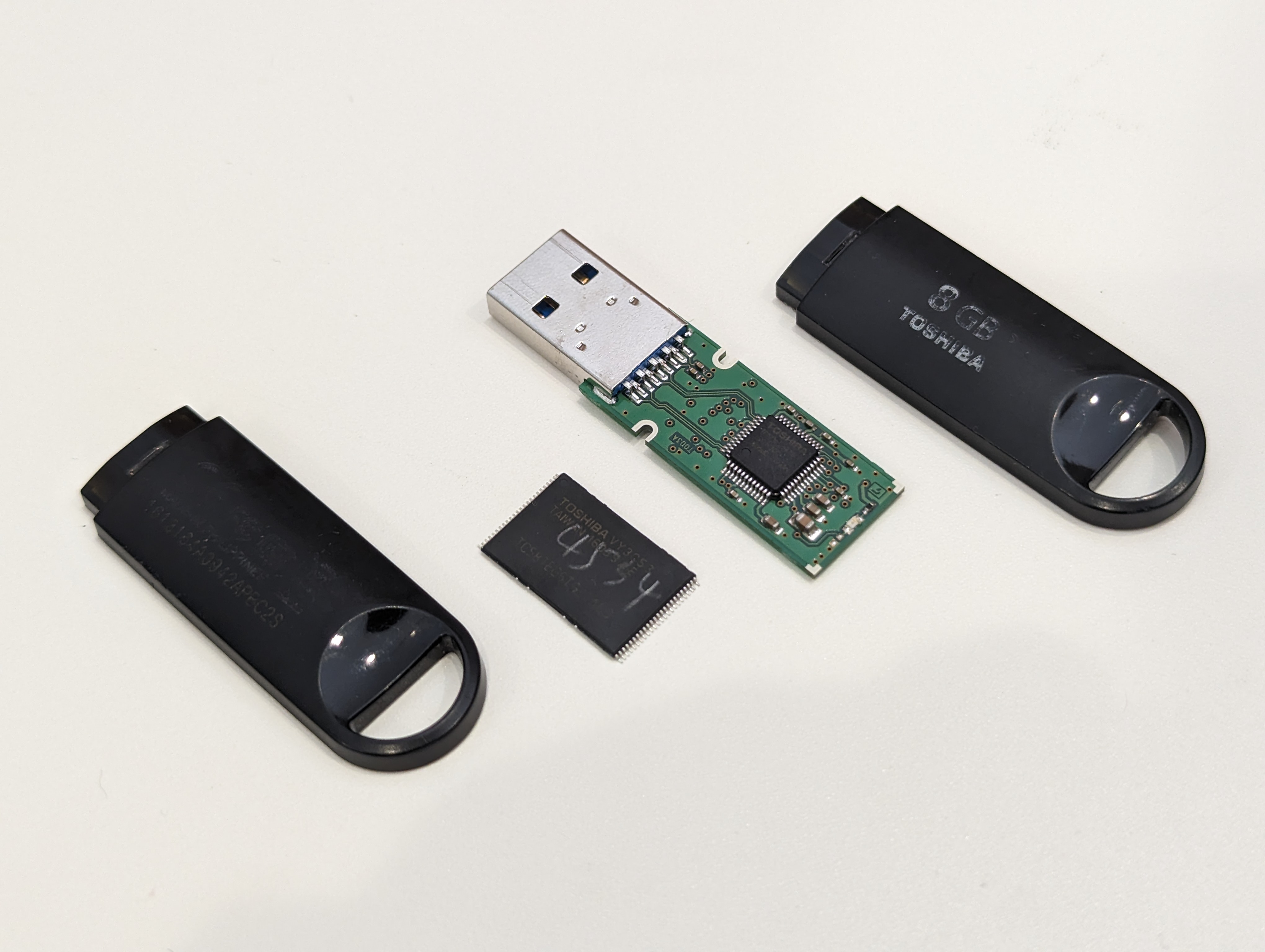 ランプが点灯せず認識しない東芝USBメモリのデータ復旧 物理障害 東京都町田市